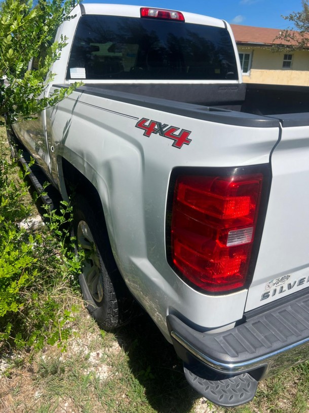 Chevrolet Silverado White 1500