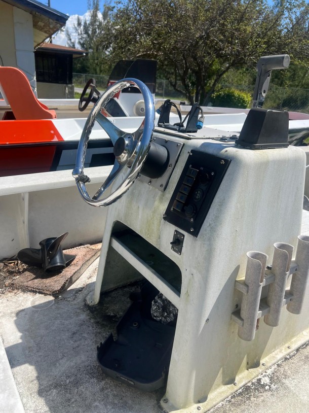 1989 16 Pace Fishing Skiff